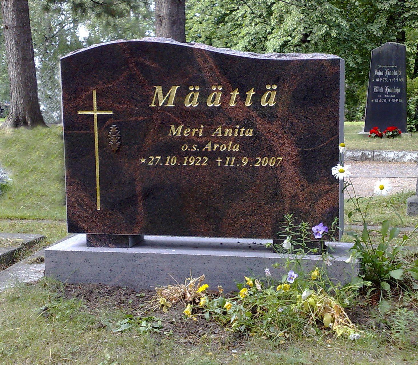 Mittatilaustyönä valmistetut hautakivet